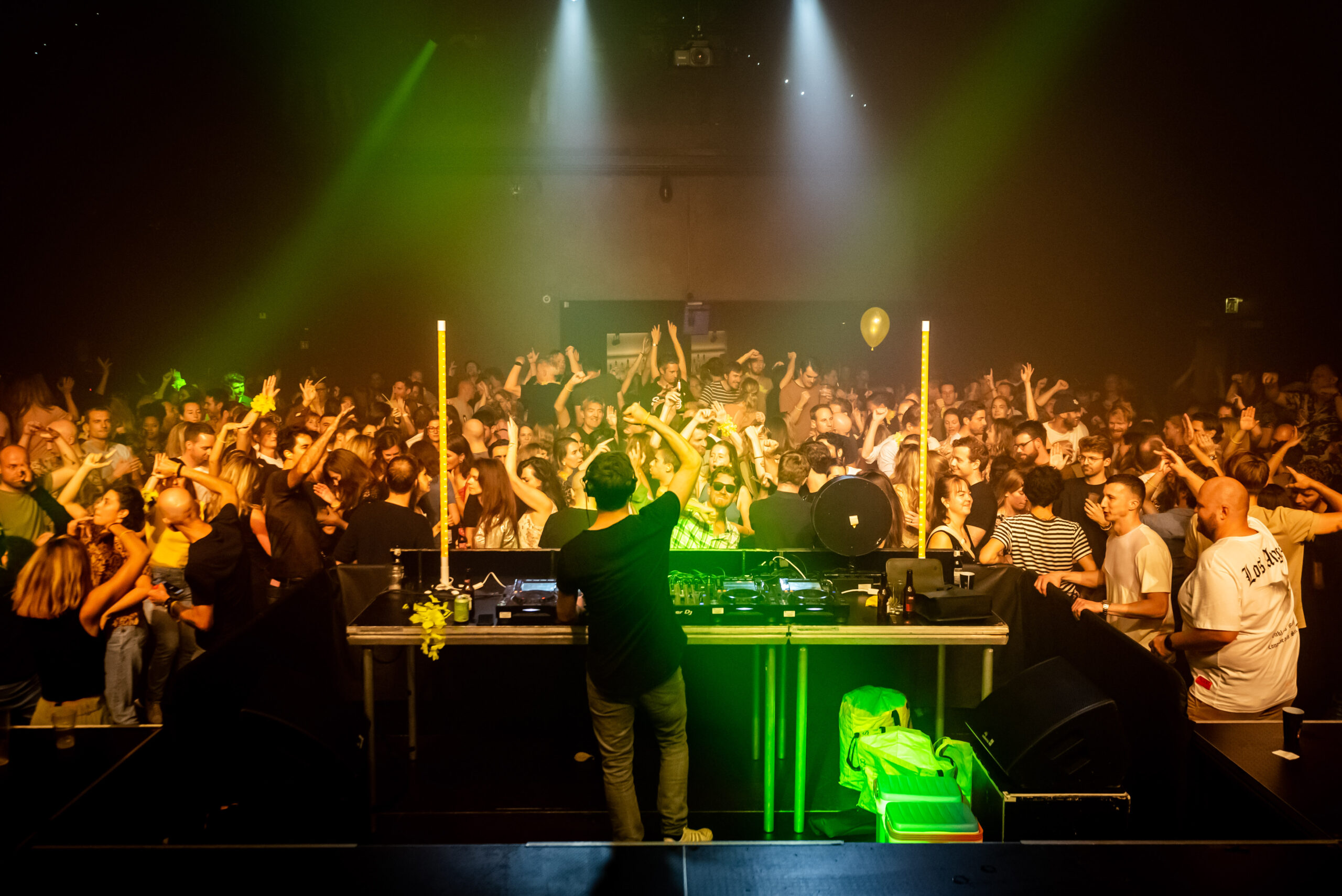 De Microclub | 20 september 2024 | Binnenzaal / Trompsingel 27 | Spot ...