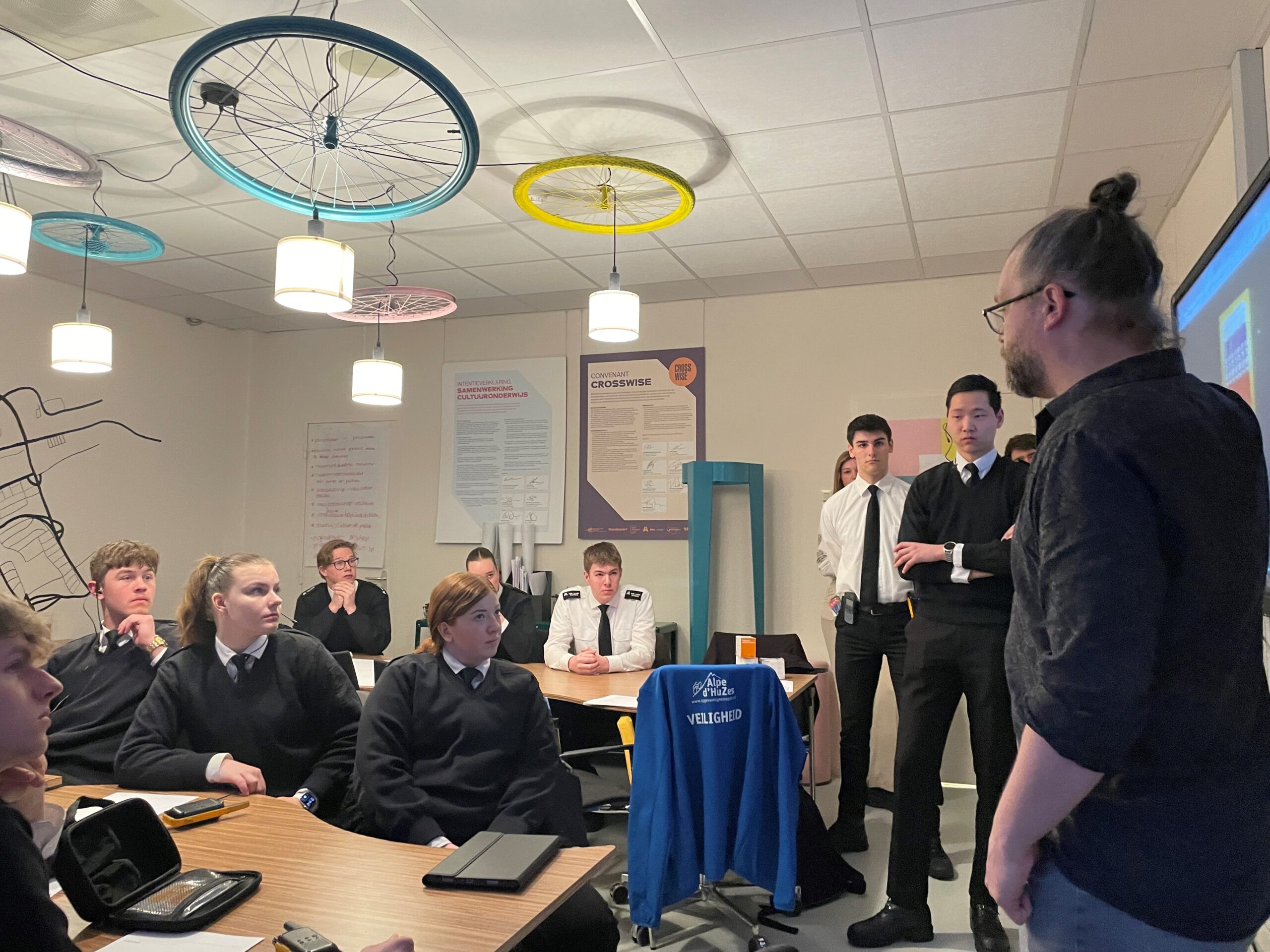 Een kijkje achter de schermen met de studenten Uniformberoepen - Spot Groningen